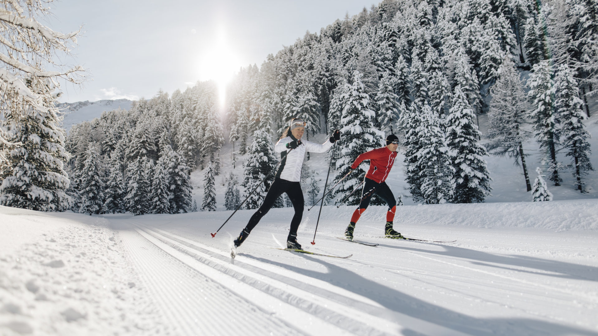 Auf Langlaufskiern ber Die Grenze FunActive TOURS Auf Langlaufskiern ber Die Grenze FunActive TOURS